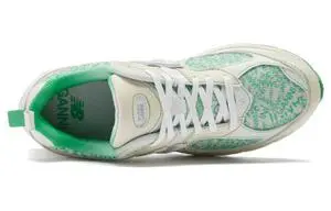 NEW BALANCE X Ganni 2002r 'turtledove' Sneakers - Light Cream/green