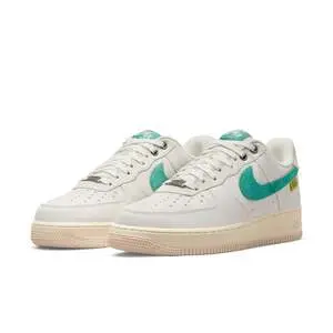 Nike Force 1 '07 Lv8 "test Of Time" Sneakers - White/green