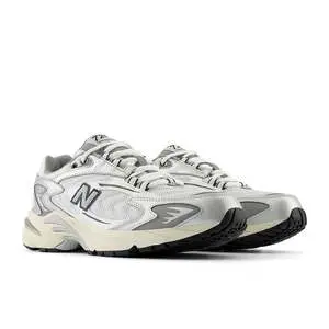 NEW BALANCE 725 Athletic Sneakers - White/silver