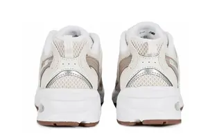 NEW BALANCE 530 Sneakers - White/beige