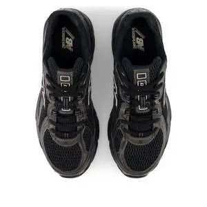 NEW BALANCE 740 Sneakers - Black/metallic