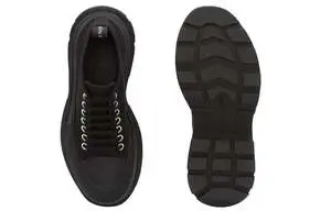 Alexander McQueen Tread Slick Lace Up Sneakers - Black