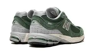NEW BALANCE 2002r Sneakers - Green