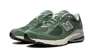 NEW BALANCE 2002r Sneakers - Green