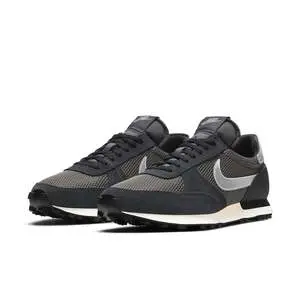 Nike Daybreak-type Sneakers - Gray/black/silver