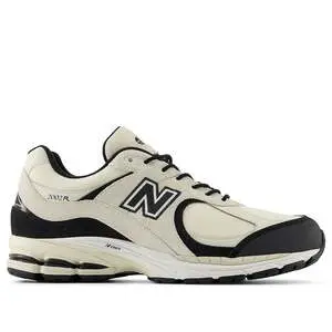 NEW BALANCE 2002r Gore-tex Sneakers - Beige/black