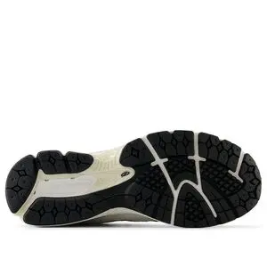 NEW BALANCE 2002r Gore-tex Sneakers - Beige/black