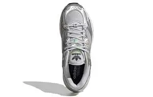 Adidas Astir Sneakers