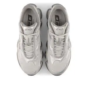 NEW BALANCE 2000 Sneakers - Silver Metallic