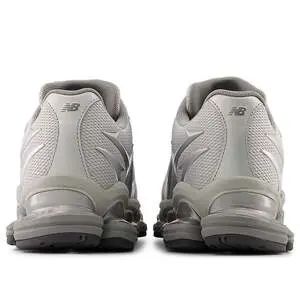 NEW BALANCE 2000 Sneakers - Silver Metallic