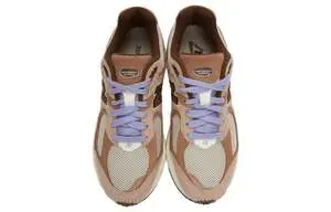 NEW BALANCE 2002r Corduroy Sneakers - Brown/khaki