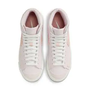 Nike Blazer Mid '77 Sneakers