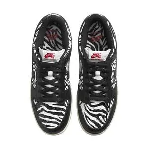 Nike Quartersnacks "zebra Cakes" Dunk Low Lx Sneakers
