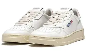 AUTRY Medalist Leather Low Top Sneakers - White/pink