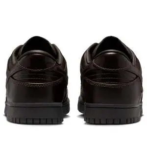 Nike Dunk Low - Brown