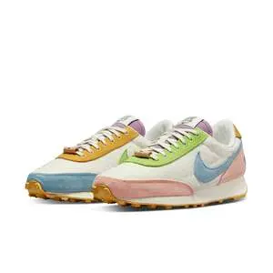 Nike Daybreak Se 'sun Club Worn Blue' Sneakers - White/blue/pink
