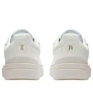 On The Roger Advantage Sneakers - White