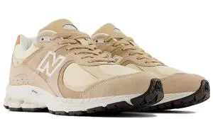 NEW BALANCE 2002r Low Top Sneakers - Creamyellow