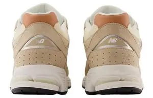 NEW BALANCE 2002r Low Top Sneakers - Creamyellow