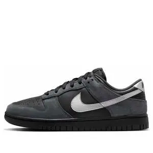 Nike Dunk Low Sneakers