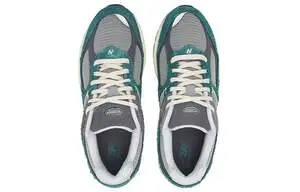 NEW BALANCE 2002r Casual Shoes - Grey/green