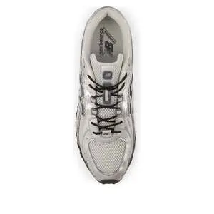 NEW BALANCE 204l Sneakers In Metallic Silver - Metallic Silver/coffee