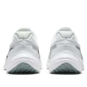 Nike Quest 5 Athletic Sneakers - White/grey/blue