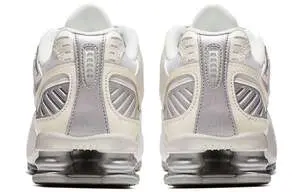Nike Shox Enigma Sneakers - White/silver