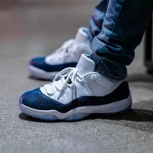 JORDAN Retro Low "navy Snakeskin" Sneakers - White/black/navy