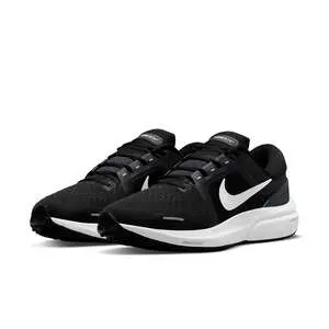 Nike Zoom Vomero 16 Low Top Sneakers