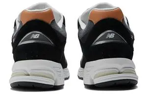 NEW BALANCE 2002r Athletic Sneakers - Black