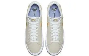Nike Blazer Sb Low Sneakers - Tan