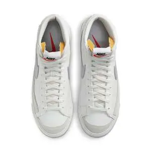 Nike Blazer Mid '77 Sneakers
