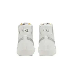 Nike Blazer Mid '77 Sneakers