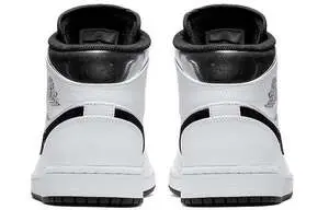 JORDAN 1 Mid Sneakers - White/black/silver