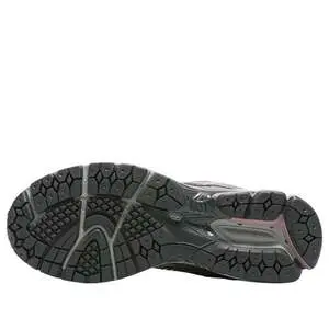 NEW BALANCE 860 V2 Sneakers