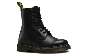 Dr. Martens 1460 Classic 8-eye Boots - Black