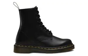 Dr. Martens 1460 Classic 8-eye Boots - Black