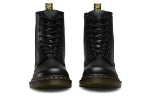 Dr. Martens 1460 Classic 8-eye Boots - Black