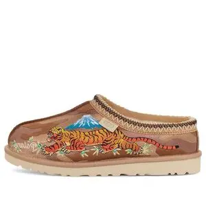 UGG X Palace Tasman Embroidered Slipper - Chestnut