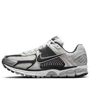 Nike Zoom Vomero - Metallic Silver/black