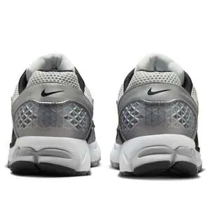 Nike Zoom Vomero - Metallic Silver/black