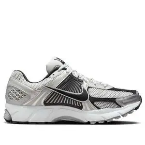 Nike Zoom Vomero - Metallic Silver/black