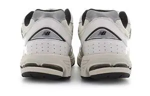 NEW BALANCE 2002r Sneakers - White