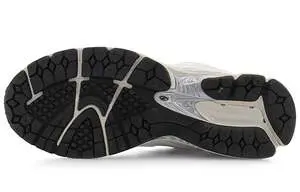 NEW BALANCE 2002r Sneakers - White