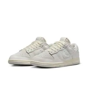 Nike Dunk Low Sneakers