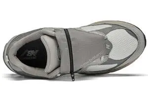NEW BALANCE 2002r Pouch Sneakers - Gray/silver
