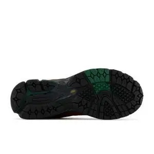 NEW BALANCE 2002r "hiking Pack" Low Top Sneakers - Brown