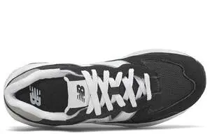 NEW BALANCE 57/40 Low Top Sneakers - Black/white