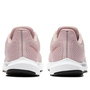 Nike Quest 2 Low Top Sneakers - Lavender